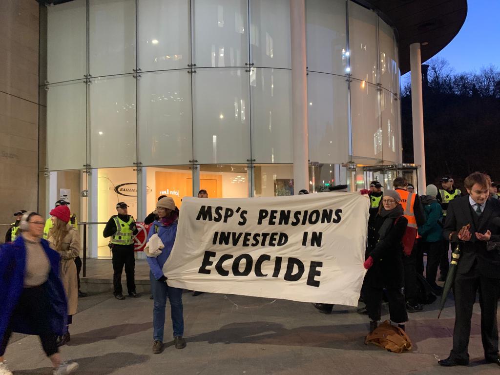 Watch as Extinction Rebellion climate protesters barricade entrance to ... Watch as Extinction Rebellion climate protesters barricade entrance to ...